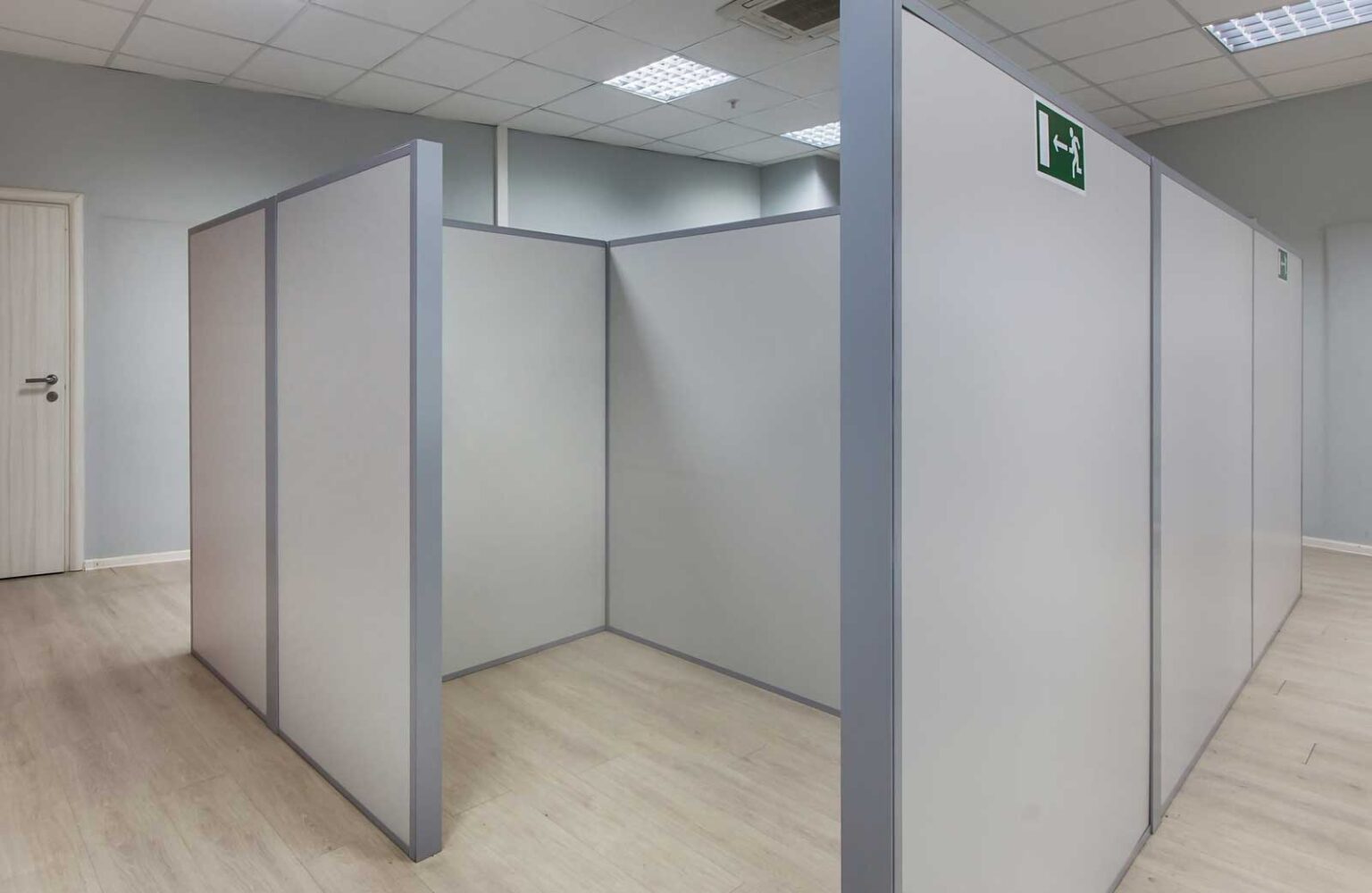 Expert Operable Wall Installations: Flexible Design Mastery